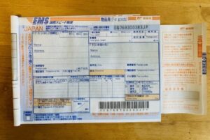【EMSの送り状の書き方】内容品は適当でいい？書ききれない場合の方法も解説